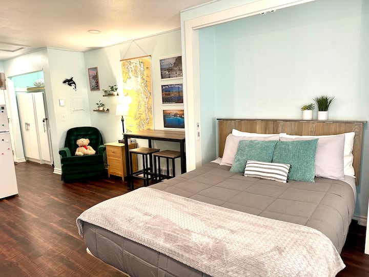 Tahlequah's Place Condo In Downtown Friday Harbor - Friday Harbor, WA