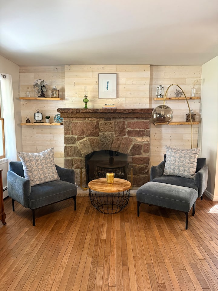 Beautiful Home In Lake Community - Hudson, NY