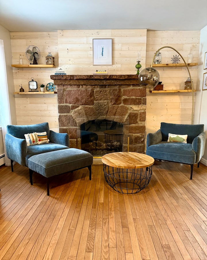 Beautiful Home In Lake Community - Hudson, NY