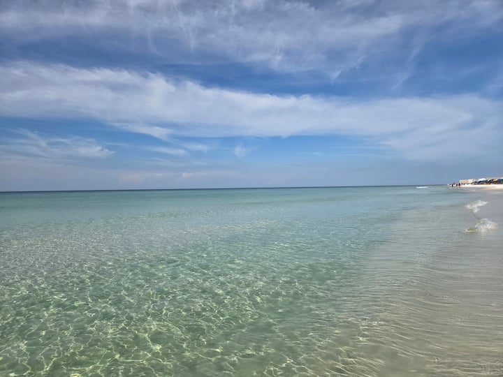 Short Walk To Private Beach Sleeps 9 Pool - Destin, FL