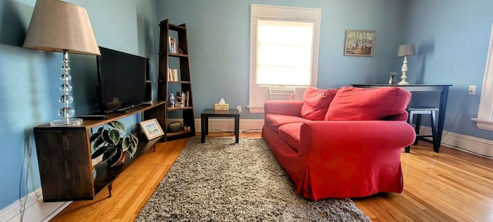 Centrally Located Cedar Rapids Apt. 1br/1ba, Unit3 - Cedar Rapids, IA