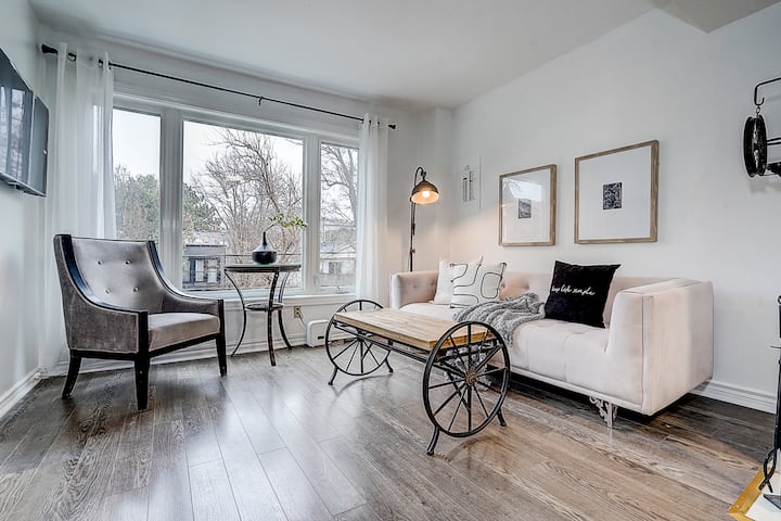 5br Vintage Home 2 Parking | Walk To Dt&distillery - Toronto