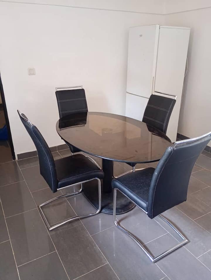 Cotonou F3  Avec Terrasse Charges Comprises - Cotonou