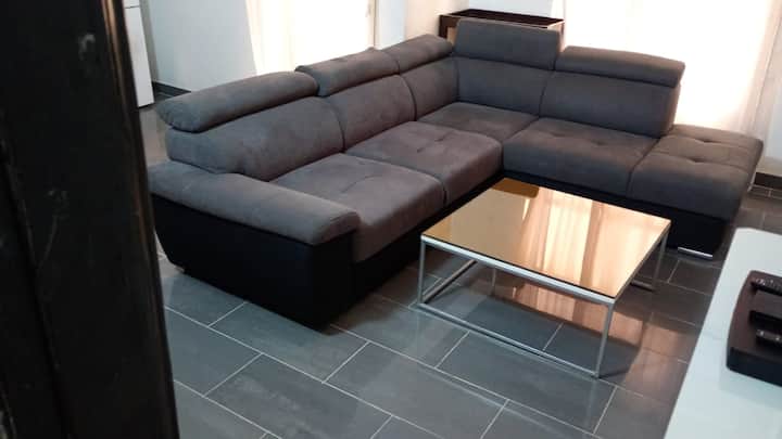 Cotonou F3 éLectricité Et Eaux Comprises - Cotonou