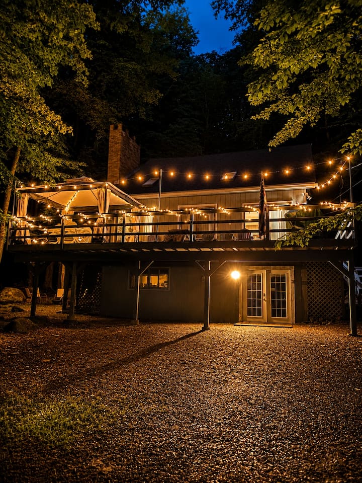Spacious Hideout Chalet W/gameroom, Close To Amenities - Lake Ariel