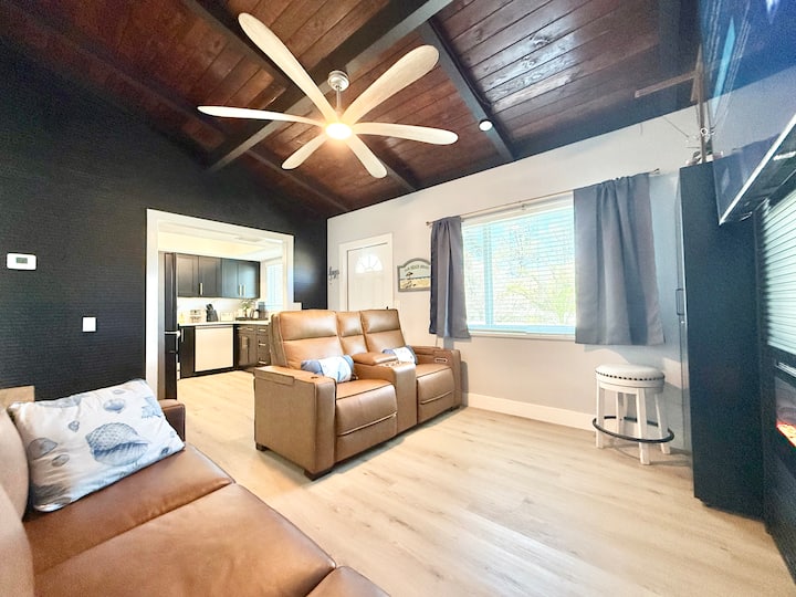 Entire Beachside Condo! Don’t Worry Beach Happy! - 마나소타 케이