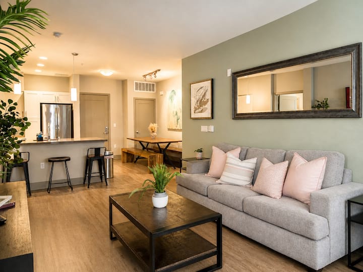 Resort-style 2bed Condo 3 Miles To Disney - Brea, CA