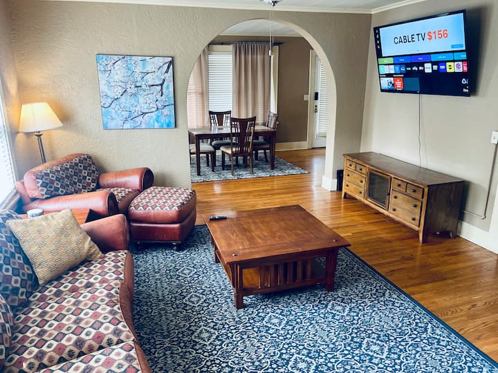 Spacious Apartment Suite In Dundee - Omaha, NE