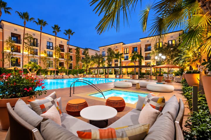 Next To Irvine/2 Bedrooms Apt With Pool - Irvine, CA
