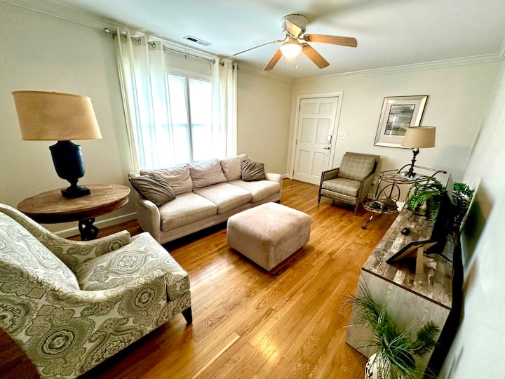 Chic Condo In Downtown Raleigh - Raleigh, NC