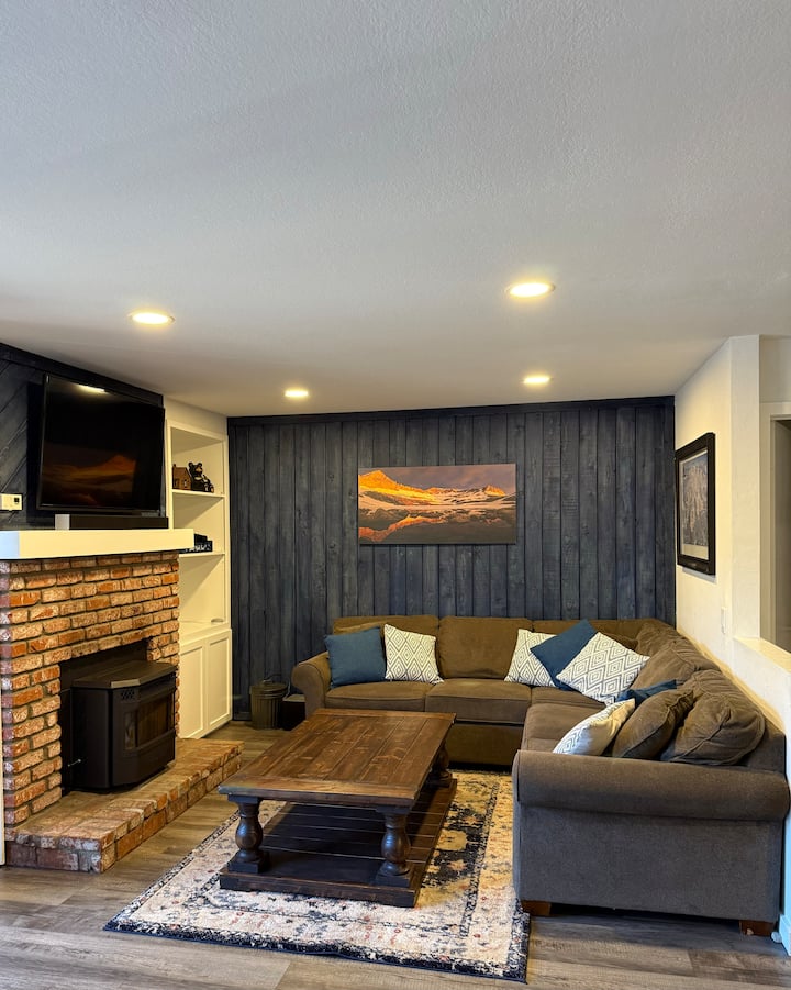 Beautiful Mountain Escape Near Village - Sleeps 6 - Mammoth Lakes, CA