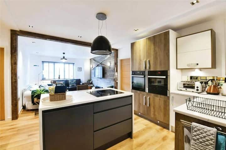 Church Hall 4 Bed (One Level) Summer Hills Whitby - Whitby