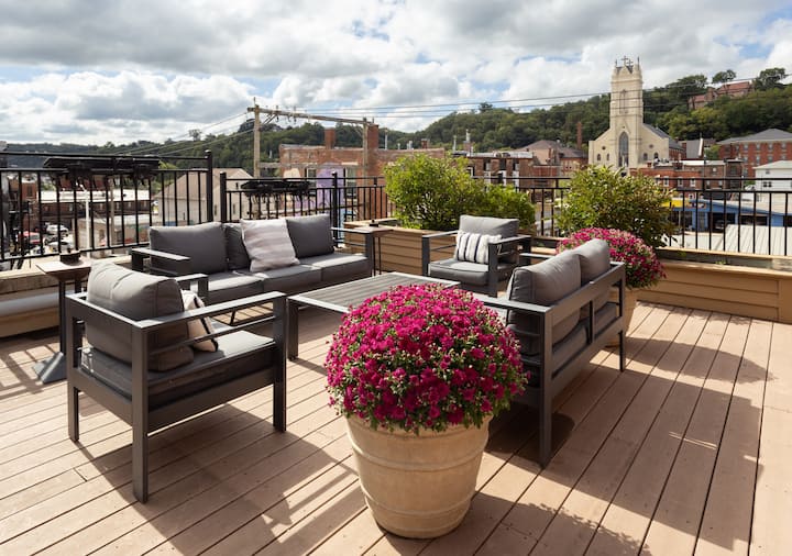 The Penthouse. Heart Of Downtown Dubuque. Over 3,000 Sq Ft. - Iowa