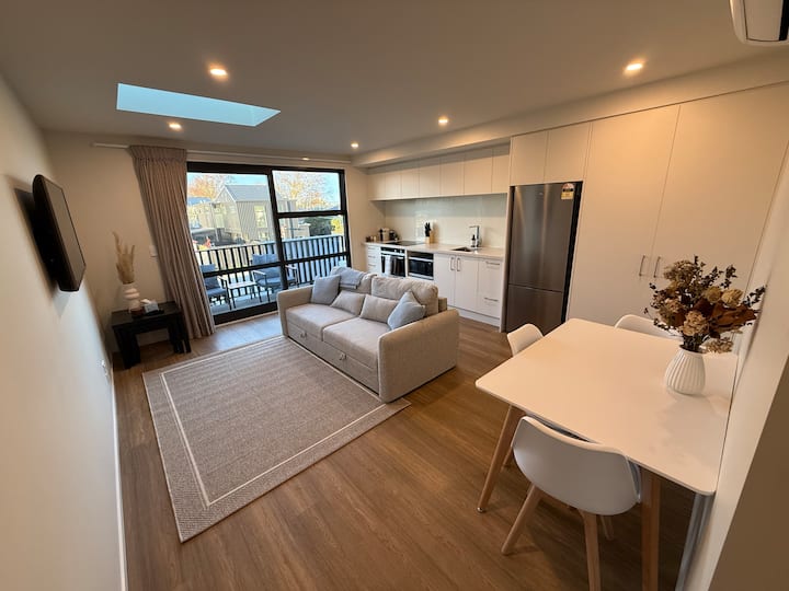 New One Bed Apartment With Park - Christchurch