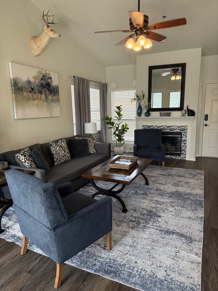 Get Away Cove Located At The Island On Lake Travis - 特拉維斯湖