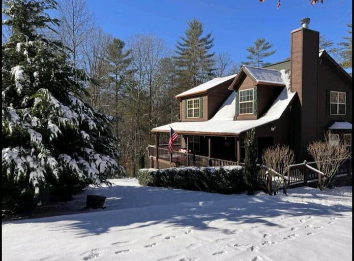 Private 2 Acres 2br/2ba Bear Blessings Cabin 5 Bds - ジョージア州