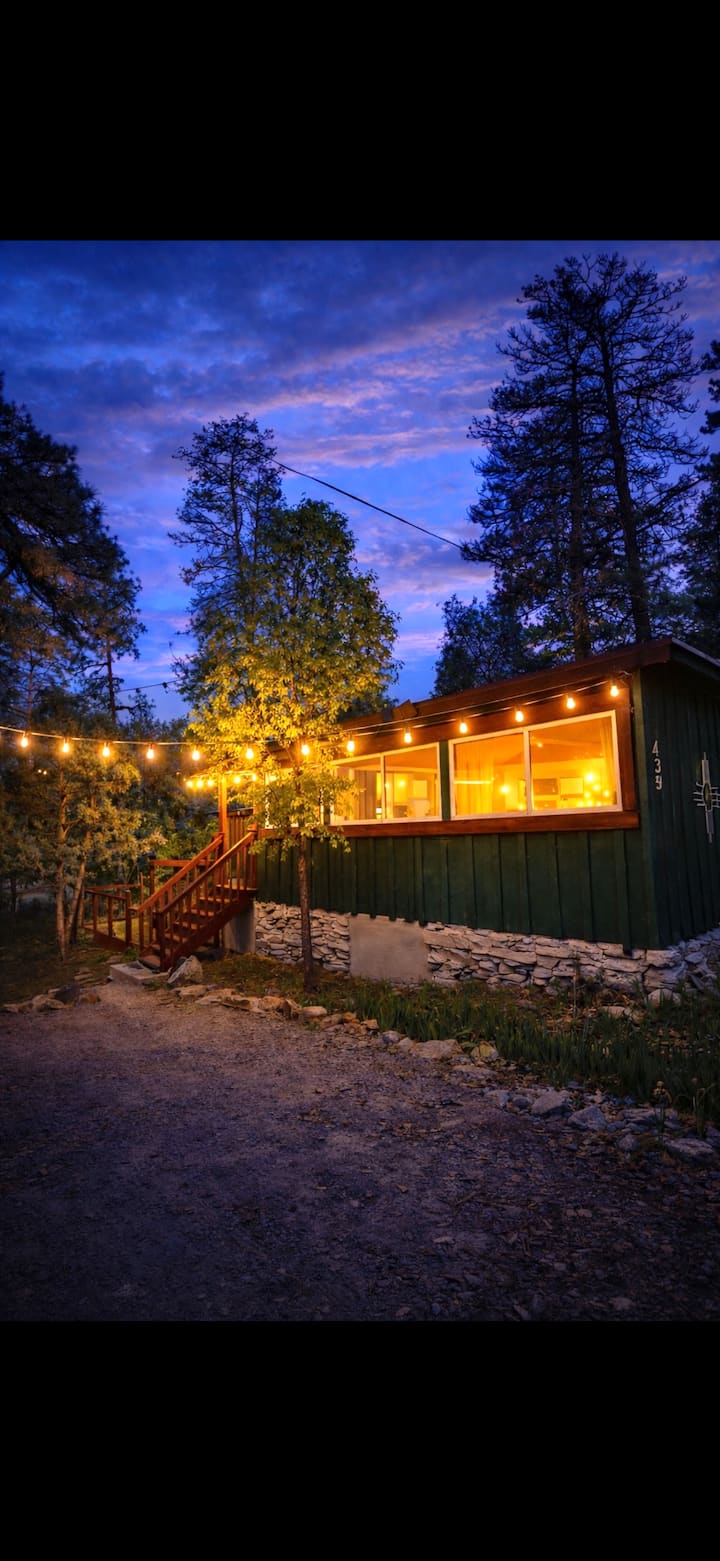 Romantic Getaway! Fireplace Fire Pit-fenced Yard!* - Ruidoso, NM