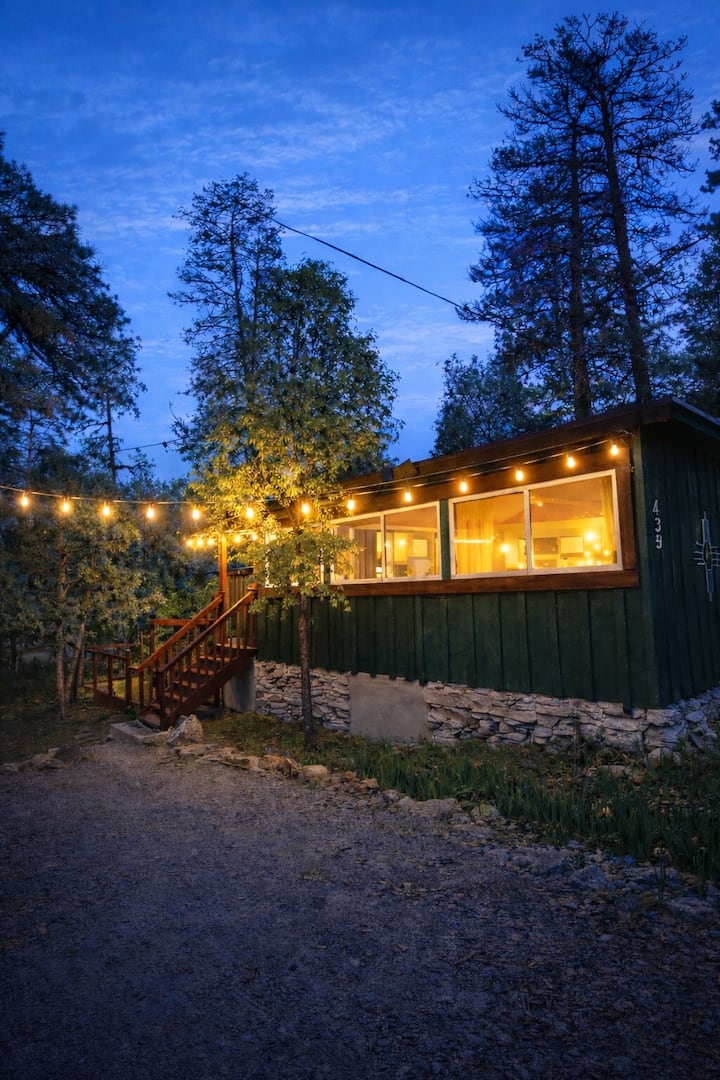 Romantic Getaway! Fireplace Fire Pit-fenced Yard!* - Ruidoso, NM