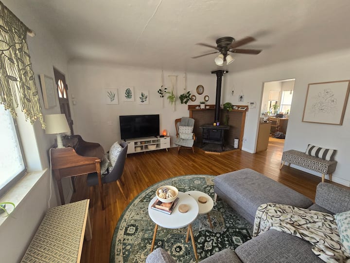 Cozy Home Near Downtown Abq - Albuquerque, NM