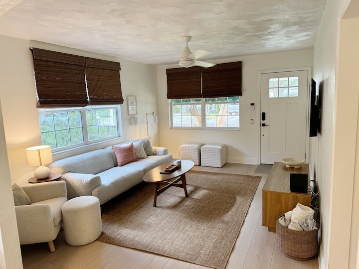 *Newly Renovated* Sunny St Pete Cottage - St. Petersburg, FL