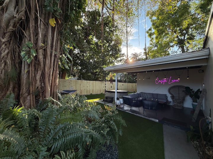 Casita Luna · Cozy Oasis + Hot Tub Under The Stars - Coral Gables, FL
