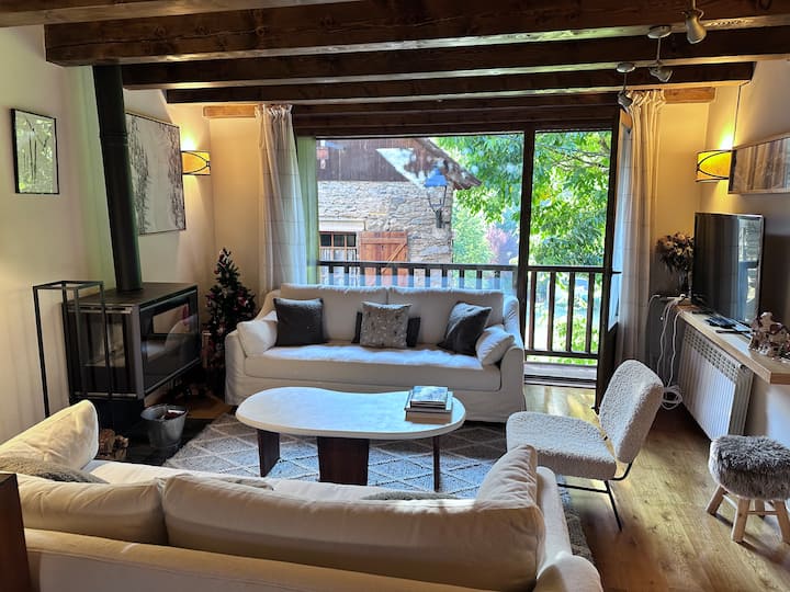 Cozy Cottage In Salardú - Étang d'Araing