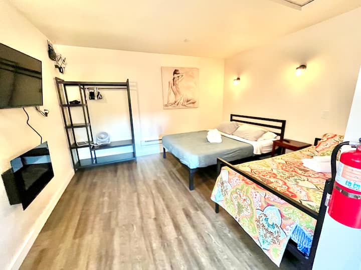 The Server: Guest Suite - Shoreline, WA