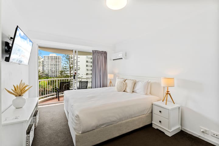 Coastal King Or Twin Studio Surfers Paradise - Gold Coast