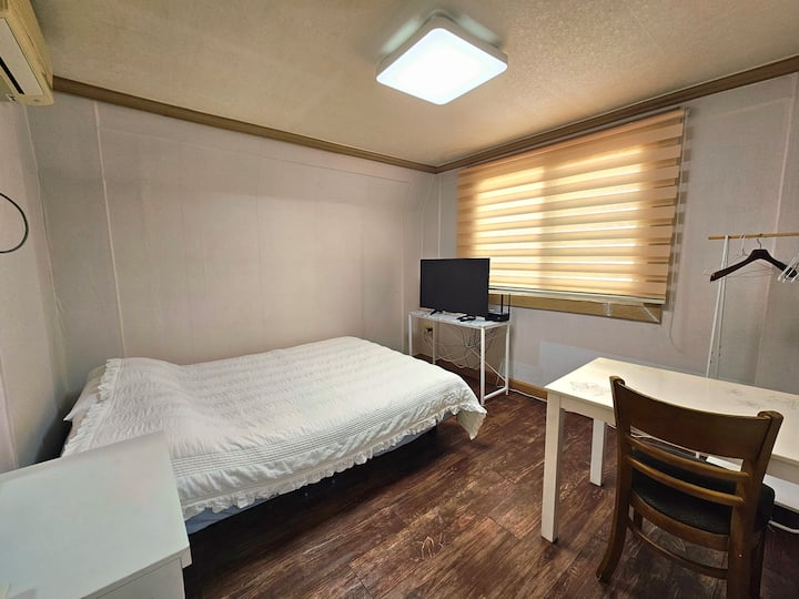 임당동 Sbs 투룸
영남대역 . 임당역 도보15분거리.위생소독철저 - Daegu