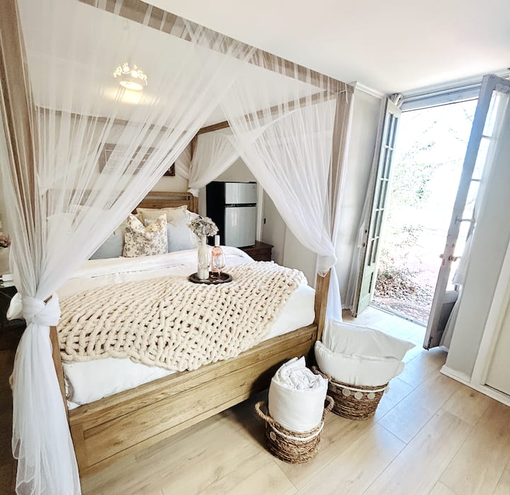 Garden Guestsuite W/ Canopy Bed&private Courtyard - Abilene