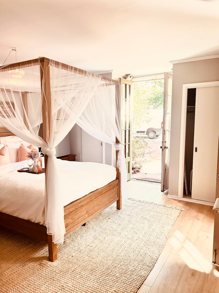 Garden Guest Suite W/ Canopy Bed & Private Patio - Abilene