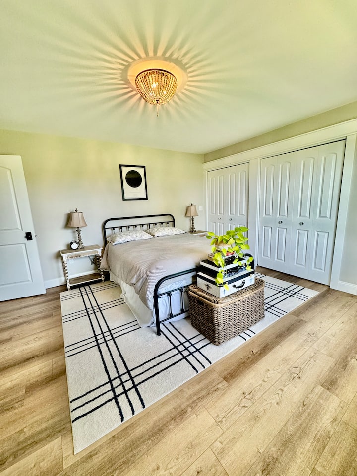 2 Mi To Eaa Grounds And .8 Miles To Sea Plane Base - Oshkosh, WI