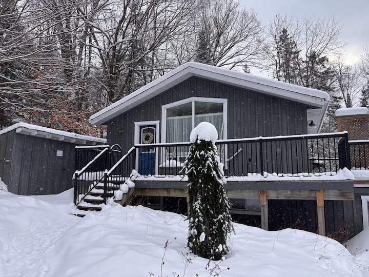 Cozy Cottage In Hidden Valley Ski Hill W/ Hot Tub - Huntsville