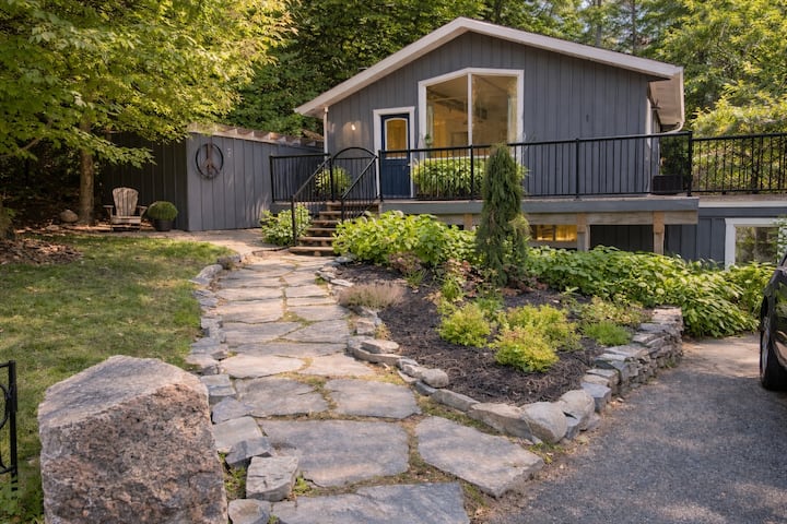 Muskoka Chalet - Hot Tub - Sleeps 6 - Huntsville