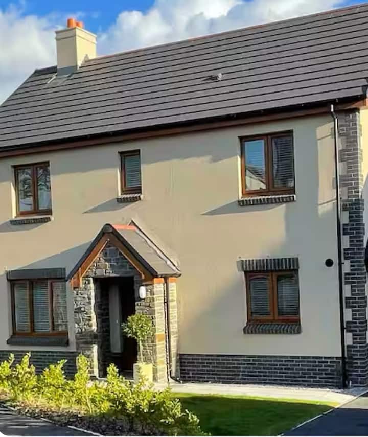 House On Pembrokeshire Coast Path Close To Tenby - Coppet Hall Beach