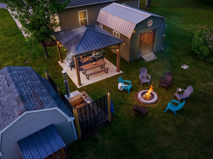 Hot Tub, Kayaks, Sups—walk To Lake & Dining - Houghton Lake, MI