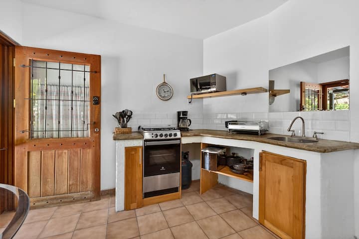 Poolside Cottage, Sleeps 2, Location, Location Etc - Playa Hermosa