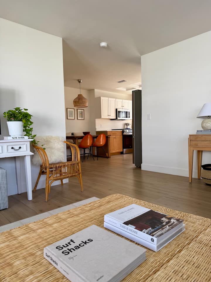 Cozy Minimalism Makes For Perfect St. Pete Retreat - St. Petersburg, FL