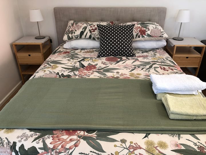 Garden Studio, Close To Watson Shops - Canberra