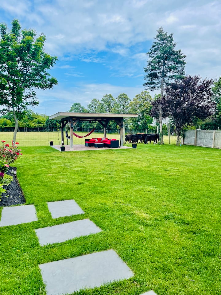 Beautifully  Farmhouse Renovated Modern Comfort - Mattituck, NY