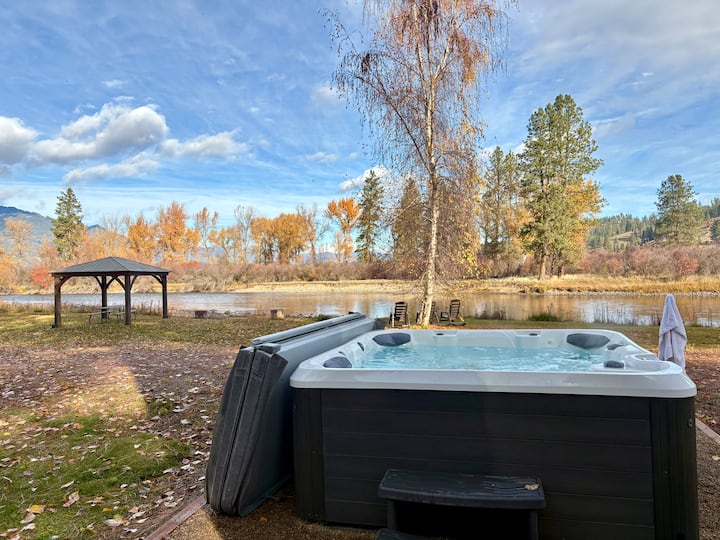 Riverside Ranch House - Unbelievable Views - Garden Valley, ID