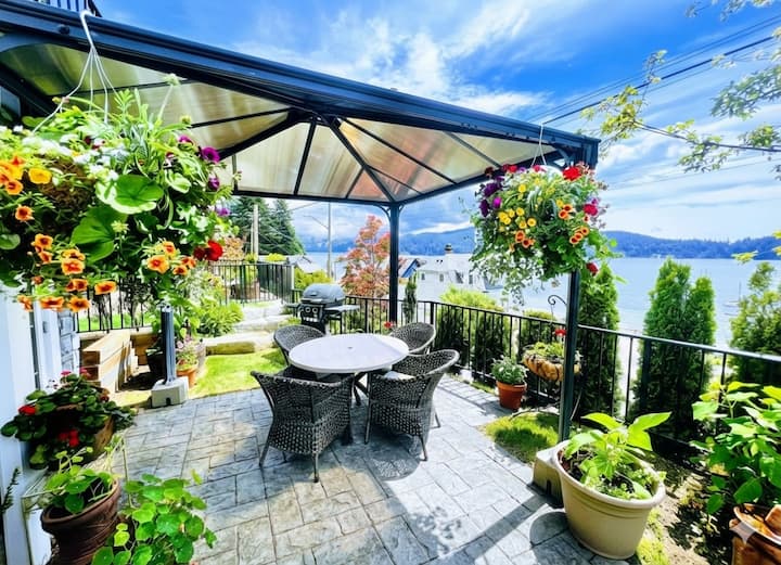 Bill's Landing Luxury Suite With Private Hot Tub - Gibsons