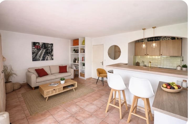 Grand Studio Climatisé Avec Terrasse, Plage Proche - Saint-Tropez