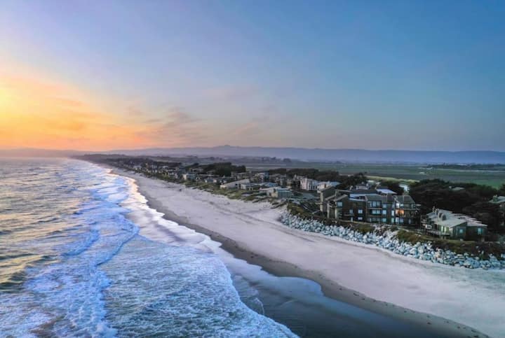 Oceanfront Luxury Retreat & Endless Sunsets - Moss Landing, CA