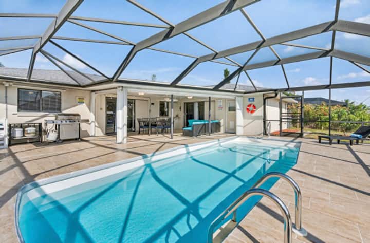 Oasis On The Canal With Pool - Cape Coral, FL