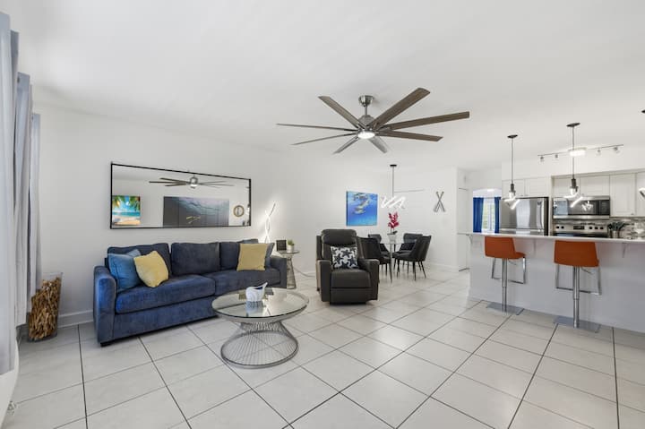 Cuddly Dolphin (203) - Wilton Manors, FL