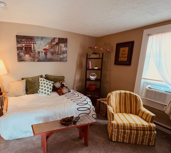 The Stock Exchange Downtown Hip Studio Apt - Winchester, VA