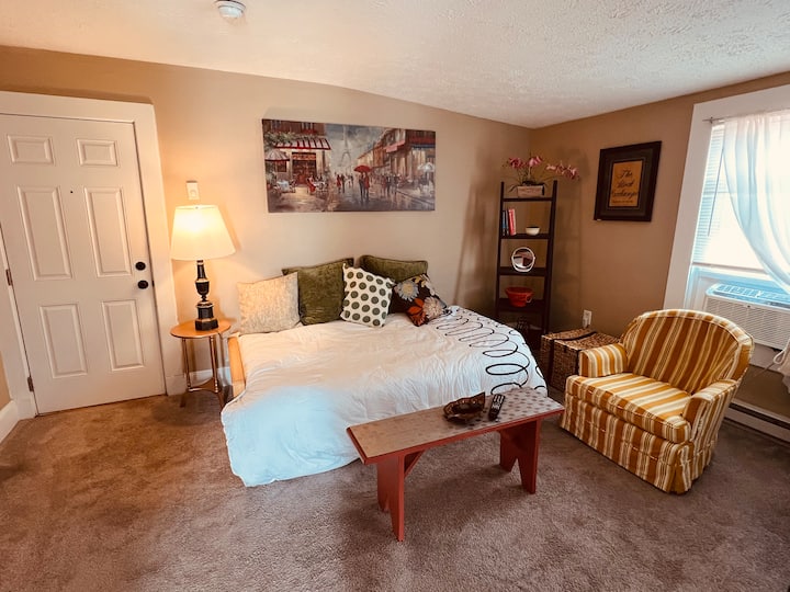 The Stock Exchange Downtown Hip Studio Apt - Winchester, VA