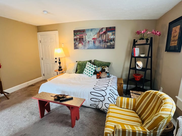 The Stock Exchange Downtown Hip Studio Apt - Winchester, VA