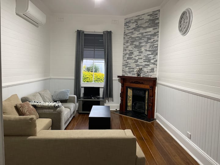 Home In East Maitland - 힌턴